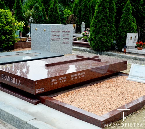 Modelli di Lapidi a Terreno: un Viaggio tra Simboli e Stili